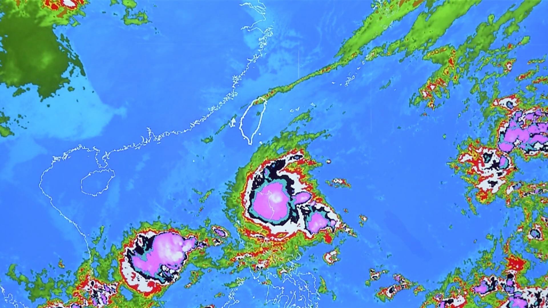 Akibat angin monsun timur laut, hujan singkat sporadis di wilayah utara ...