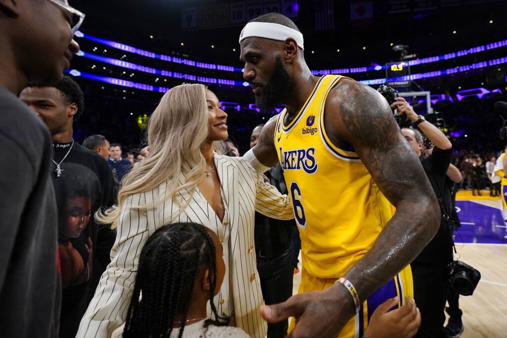 詹姆斯登NBA新得分王 淚謝家人與打拚夥伴 ｜ 公視新聞網 PNN