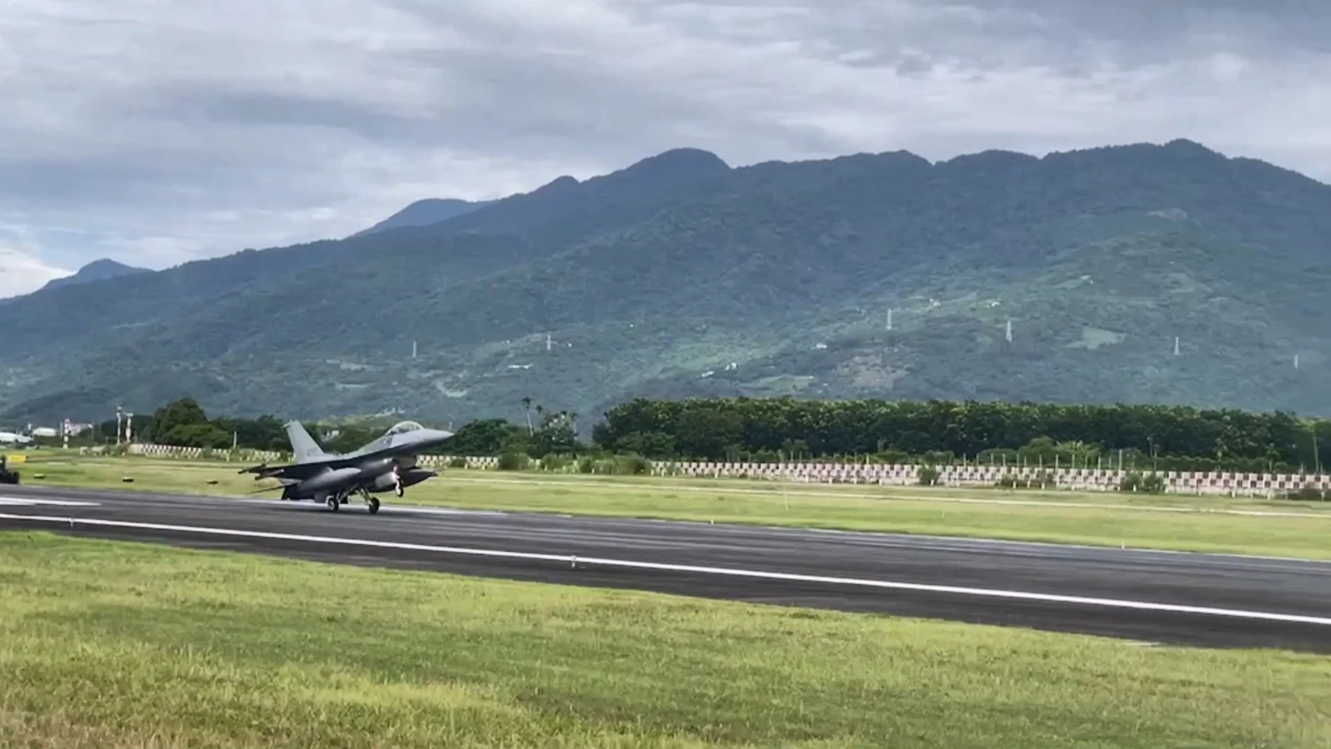 漢光演習徵用豐年機場 F16、C130今全兵力預演 ｜ 公視新聞網 PNN