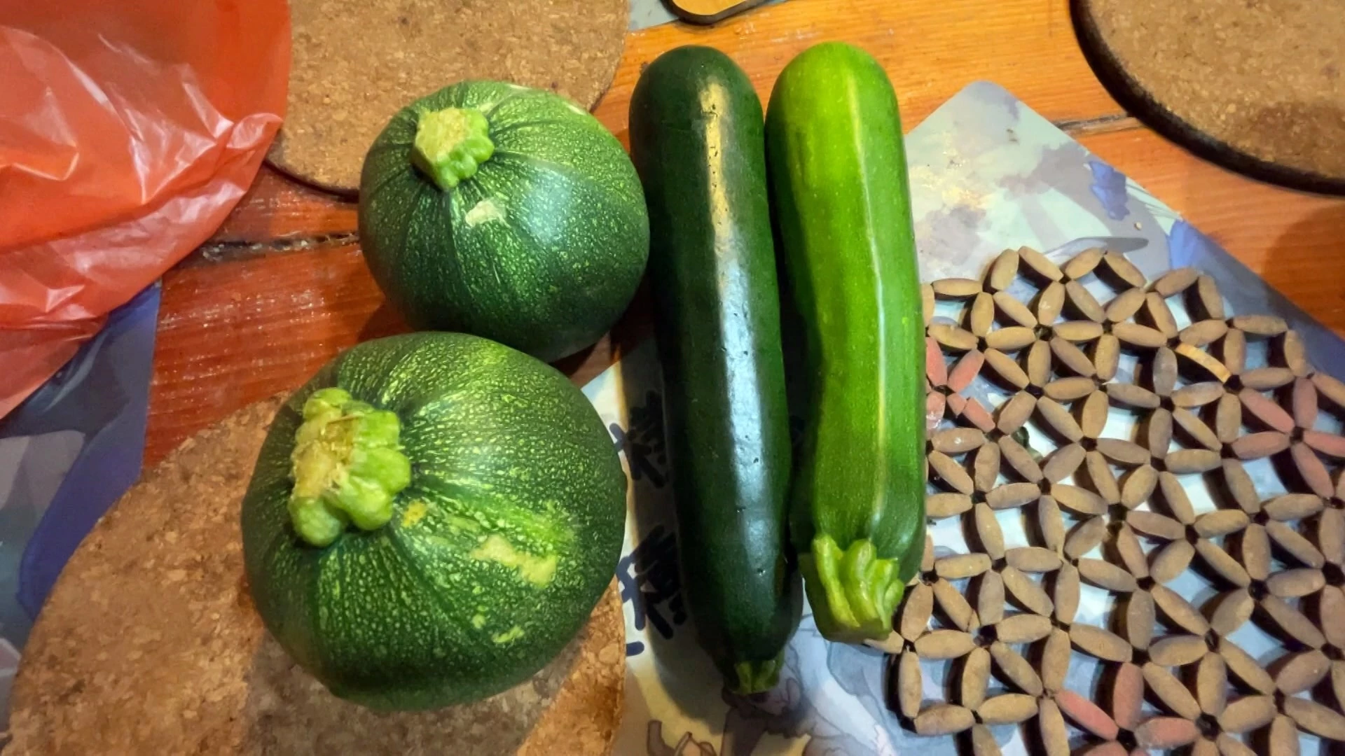 Petani muda Luye berhasil membudidayakan zukini berbentuk bundar ｜ 公視新聞 ...