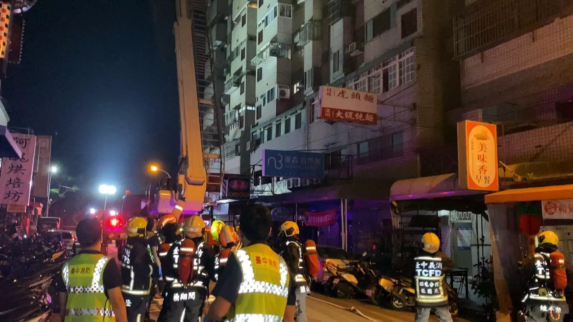 Kebakaran terjadi di gedung apartemen Taichung, sepasang ayah-anak ...