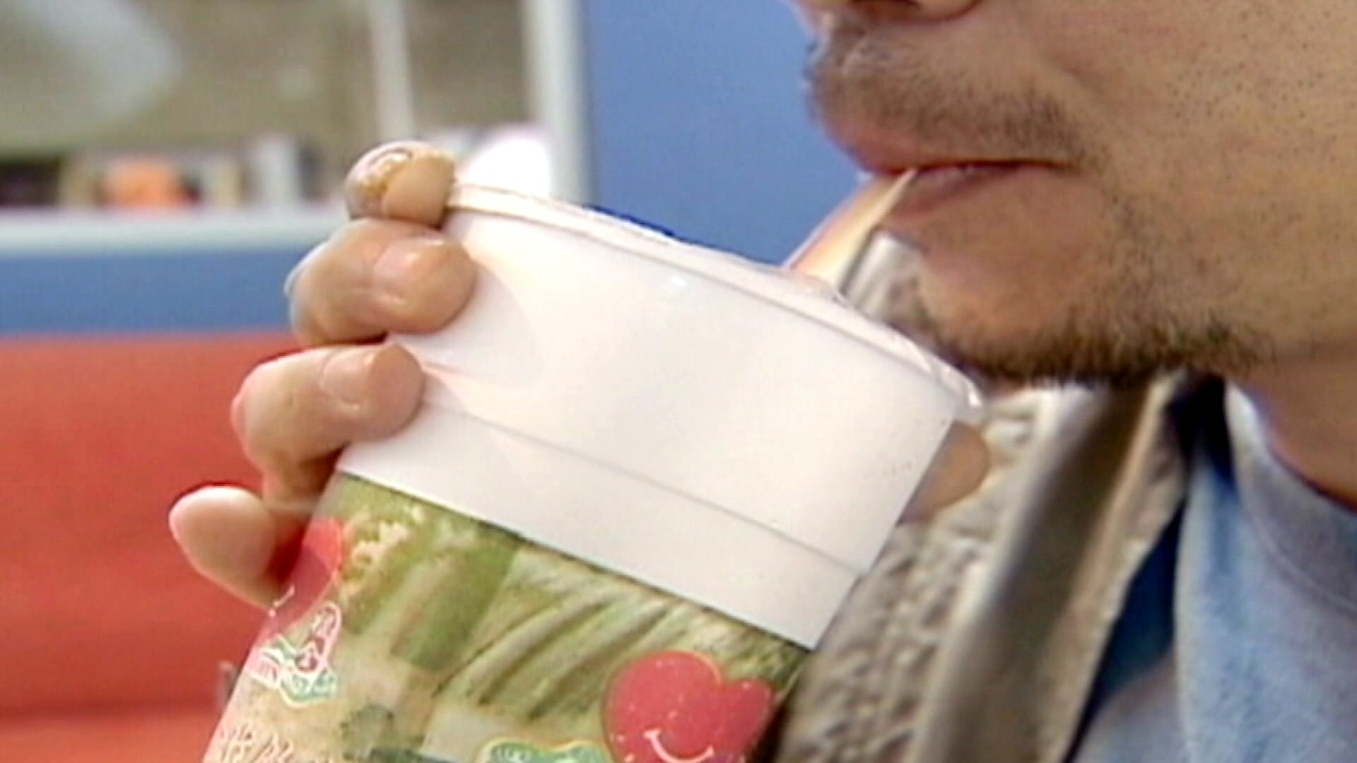 Gelas styrofoam dilarang per Juli depan, bawa gelas dapat diskon NT$ 5 ...