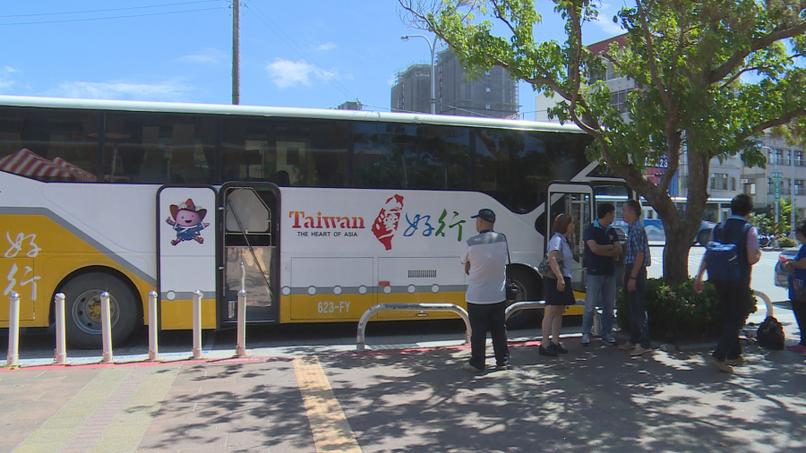 Xe bus Taiwan Tourist Shuttle giảm 50% vào vụ hè ｜ 公視新聞網 PNN